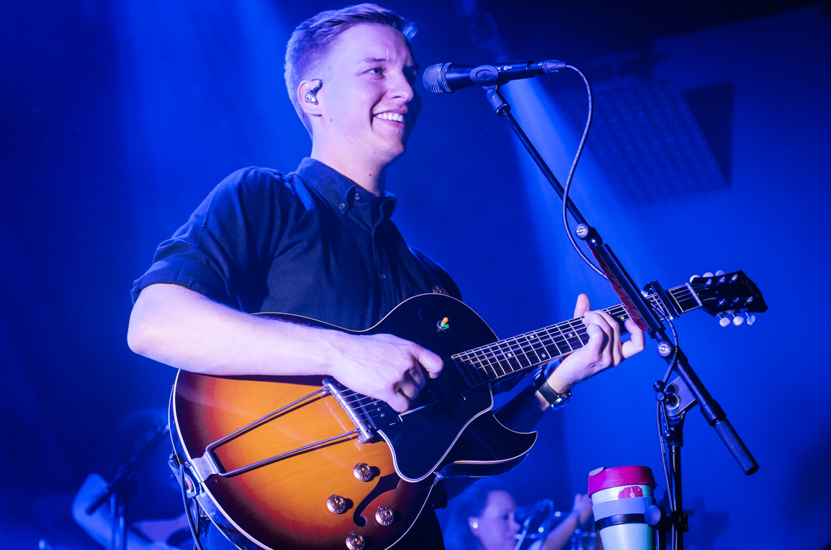 George Ezra, Ten Tonnes: Mountford Hall, Liverpool - Getintothis